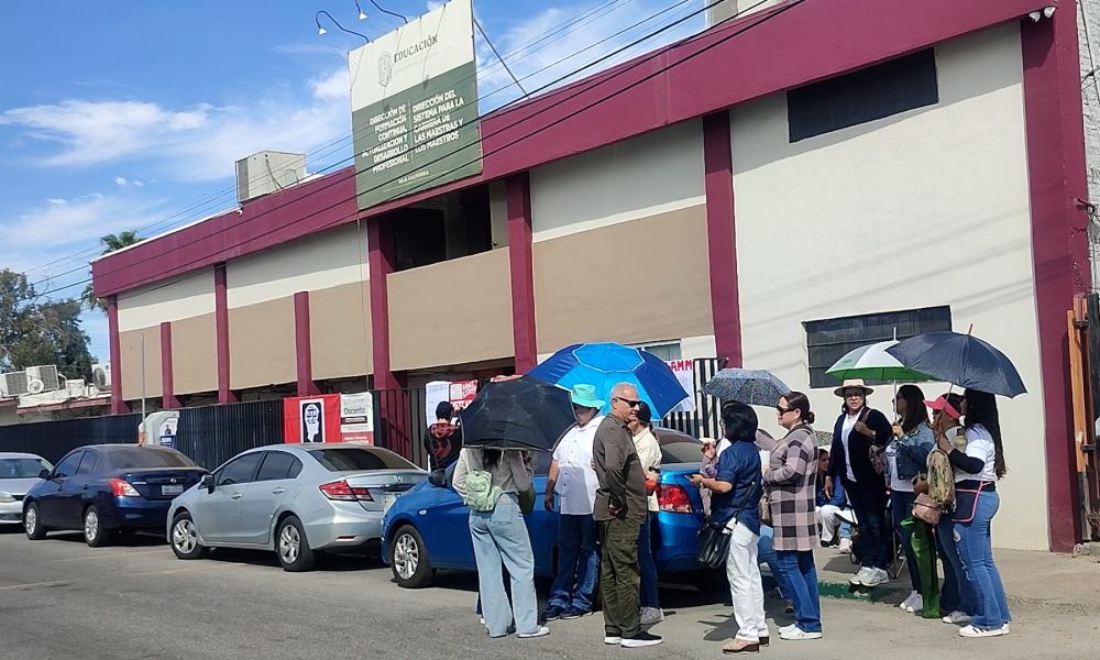 Piden docentes ser incluidos en programa que les permitiría ganar más ...