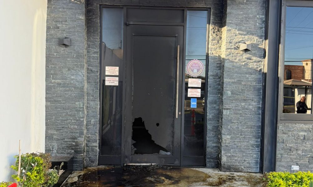 Lanzan bomba molotov a restaurante de mariscos – Brújula News
