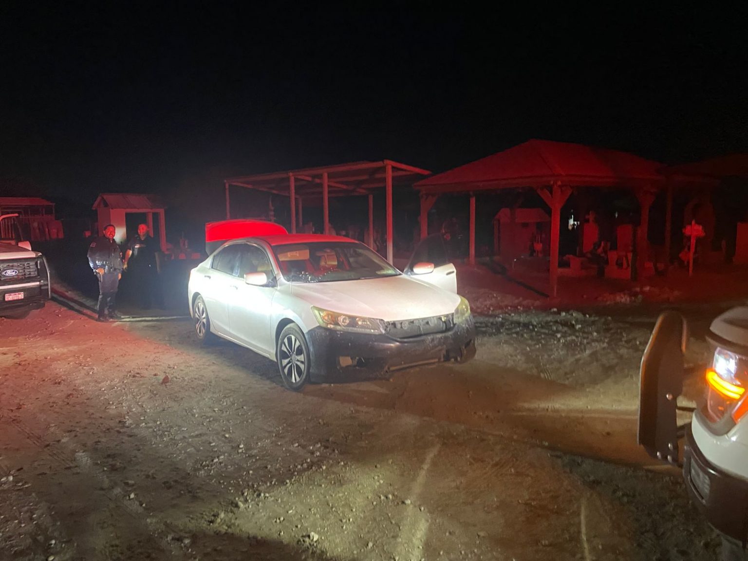 Detienen a cuatro mujeres por robar flores en panteón – Brújula News